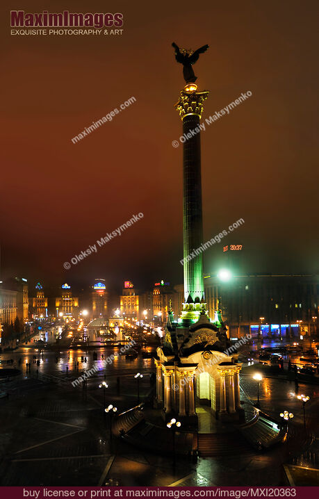 Berehynia monument at Maidan Nezalezhnosti in Kiev Ukraine at Night ...