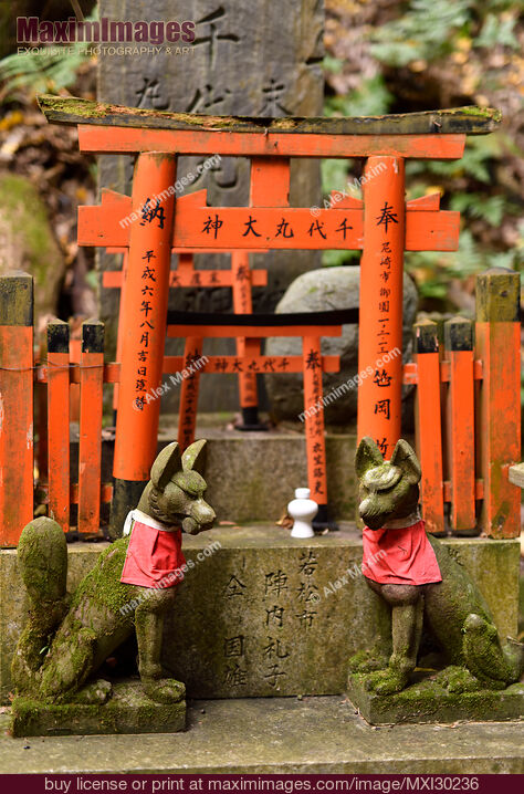 Foxes Kitsune at a small private Shinto shrine altar at Fushimi Inari ...