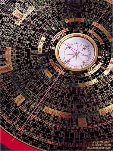 Photo of Feng Shui compass Luo Pan metal plate of the Heaven dial with ...