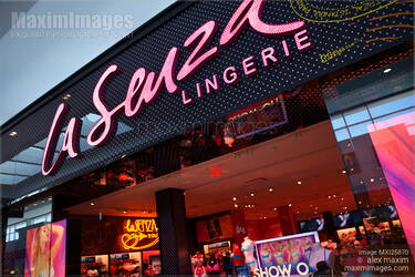 Photo of La Senza store front in Toronto Canada | Stock Image MXI25870